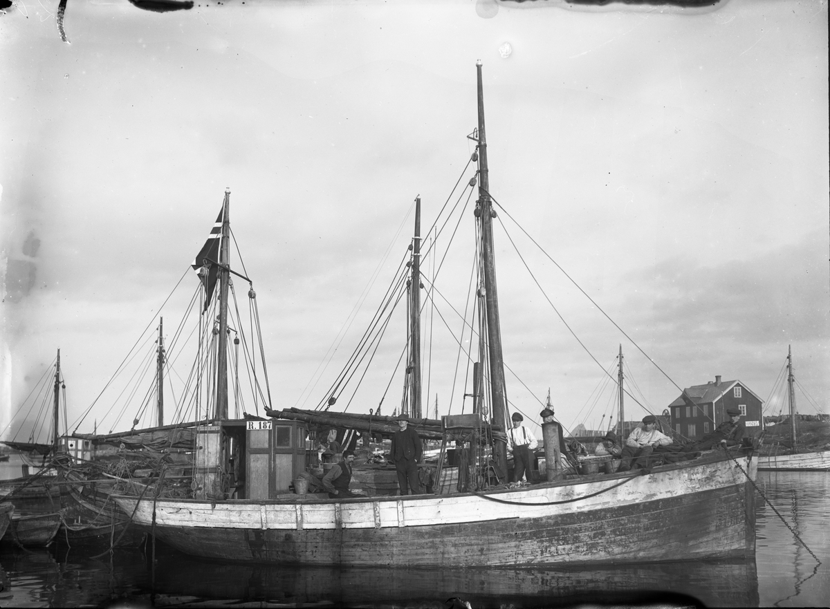 Fiskekutter Reg. R187 - Norsk Maritimt Museum / DigitaltMuseum