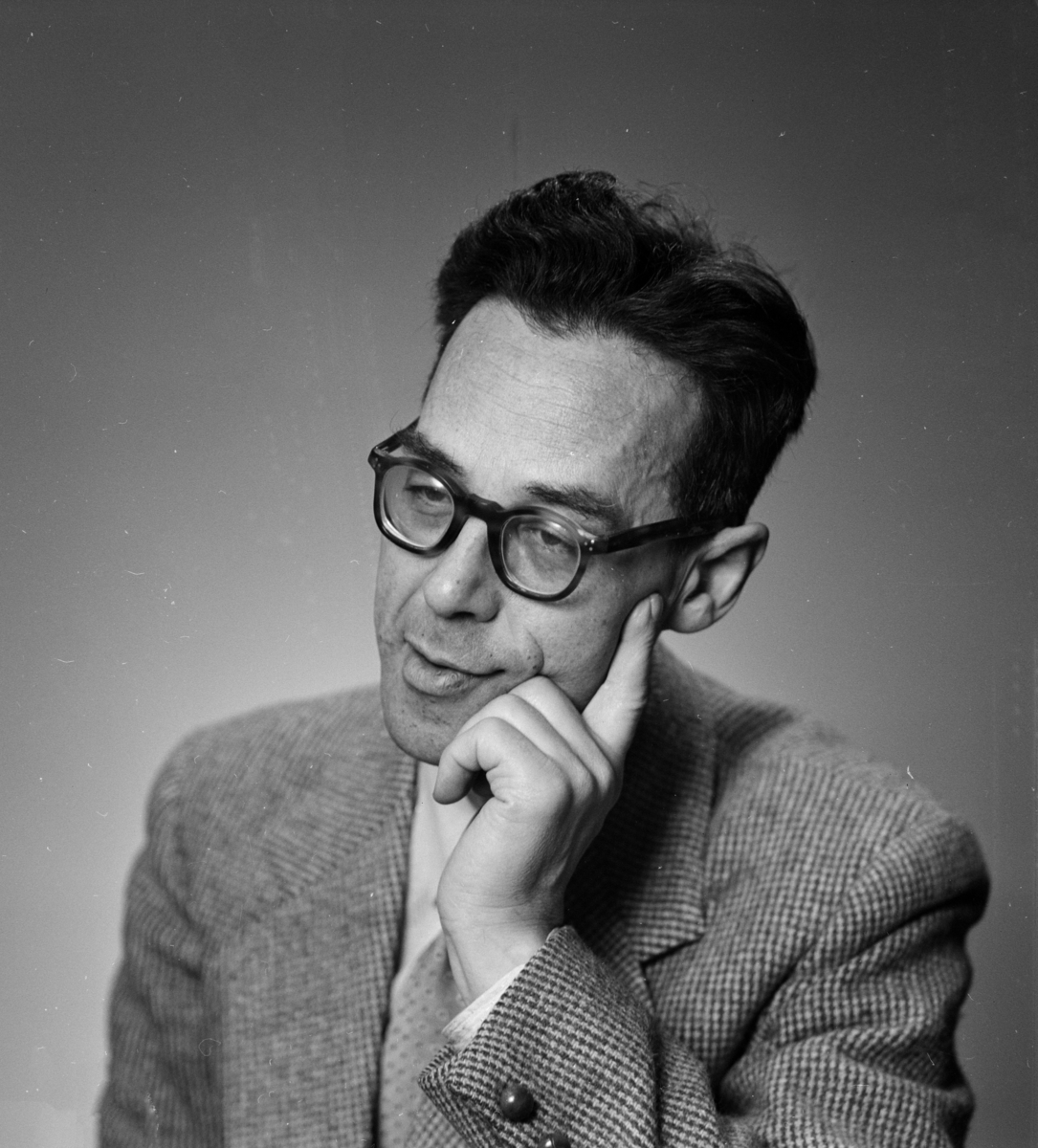 Portrett Rolf Jacobsen (1907-1994), Lyriker og forfatter., 1957. SE ...