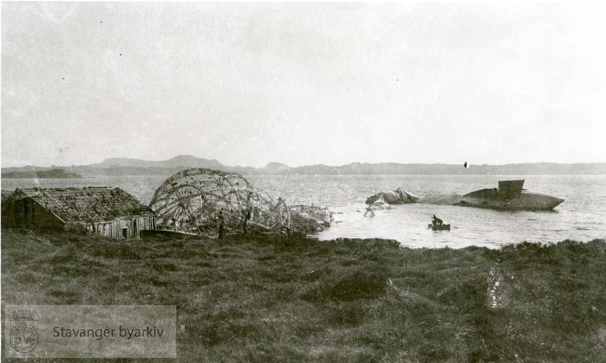 Zeppeliner styrtet i Gandsfjorden - Stavanger byarkiv / DigitaltMuseum