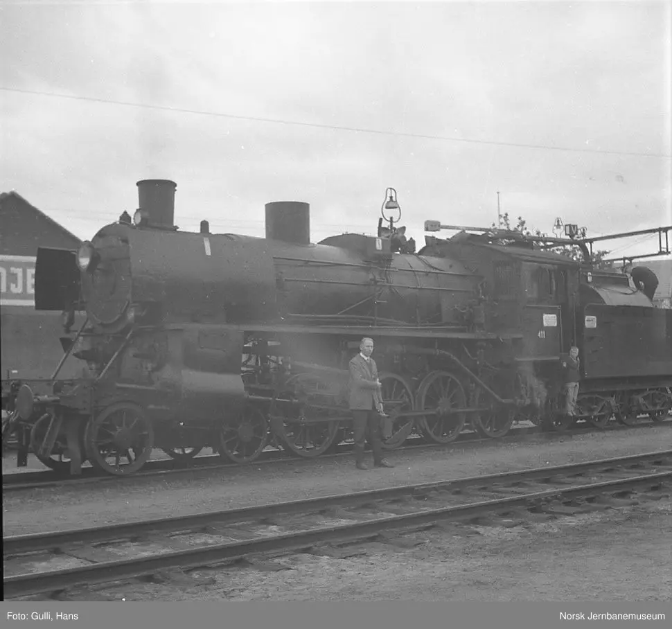 Damplokomotiv type 26c nr. 411 med ekstratog for Svenska ...