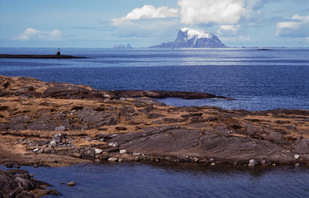 Lovund og Træna uti havgapet. - Helgeland Museum / DigitaltMuseum