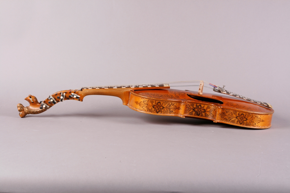 Hardingfele - Ringve Musikkmuseum / DigitaltMuseum