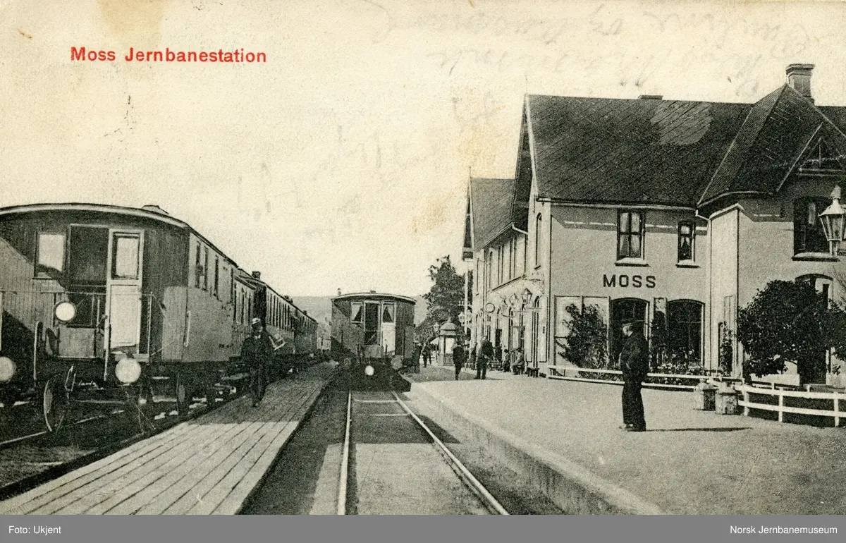 Persontog på Moss stasjon på Østfoldbanen - Norsk Jernbanemuseum ...