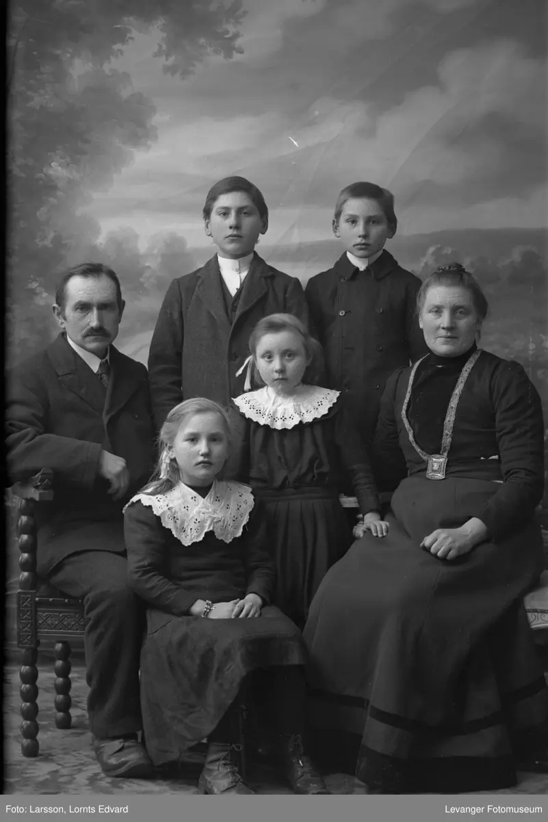 Familiebilde. - Levanger Fotomuseum / DigitaltMuseum