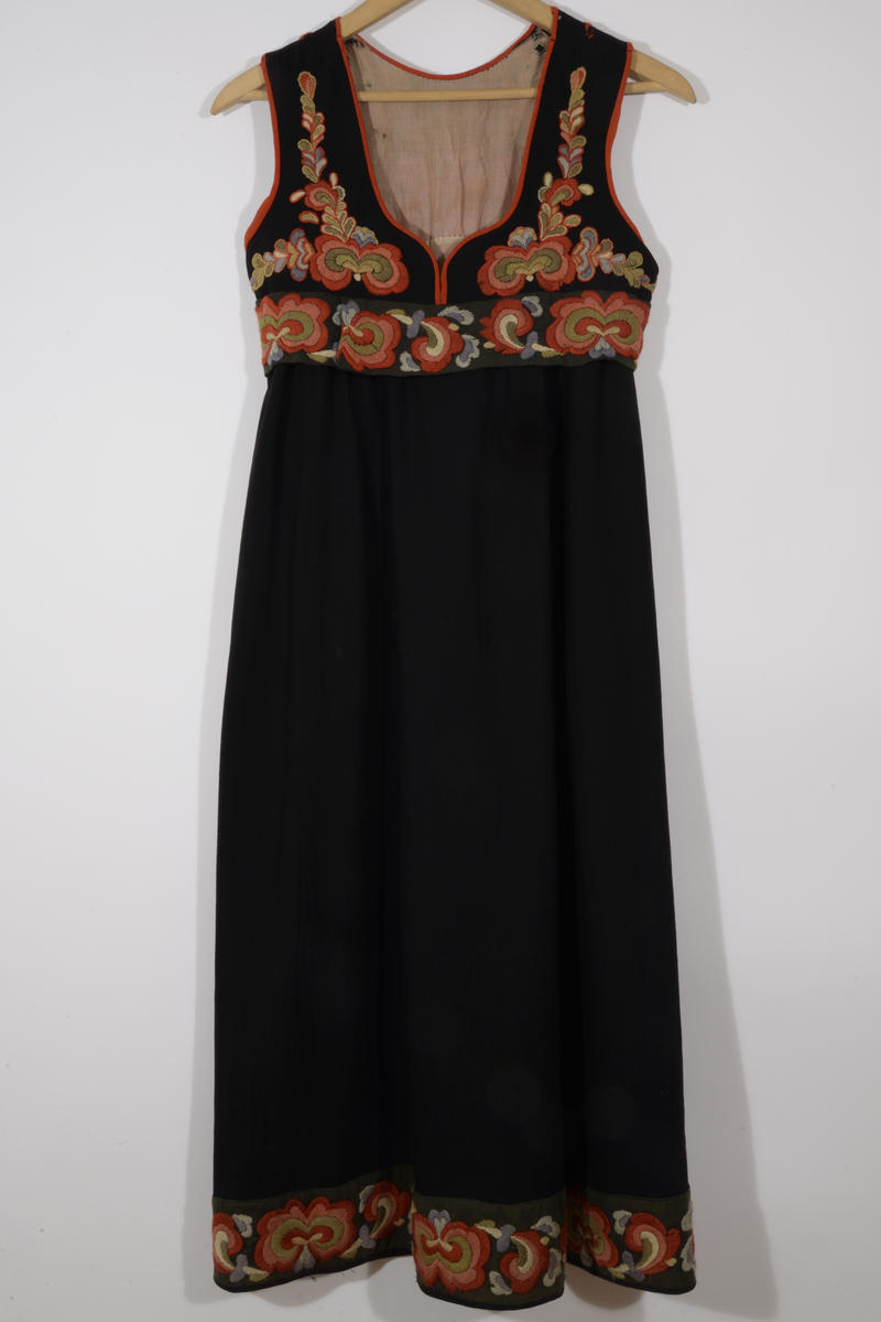 Hulda og bunad - Asker museum