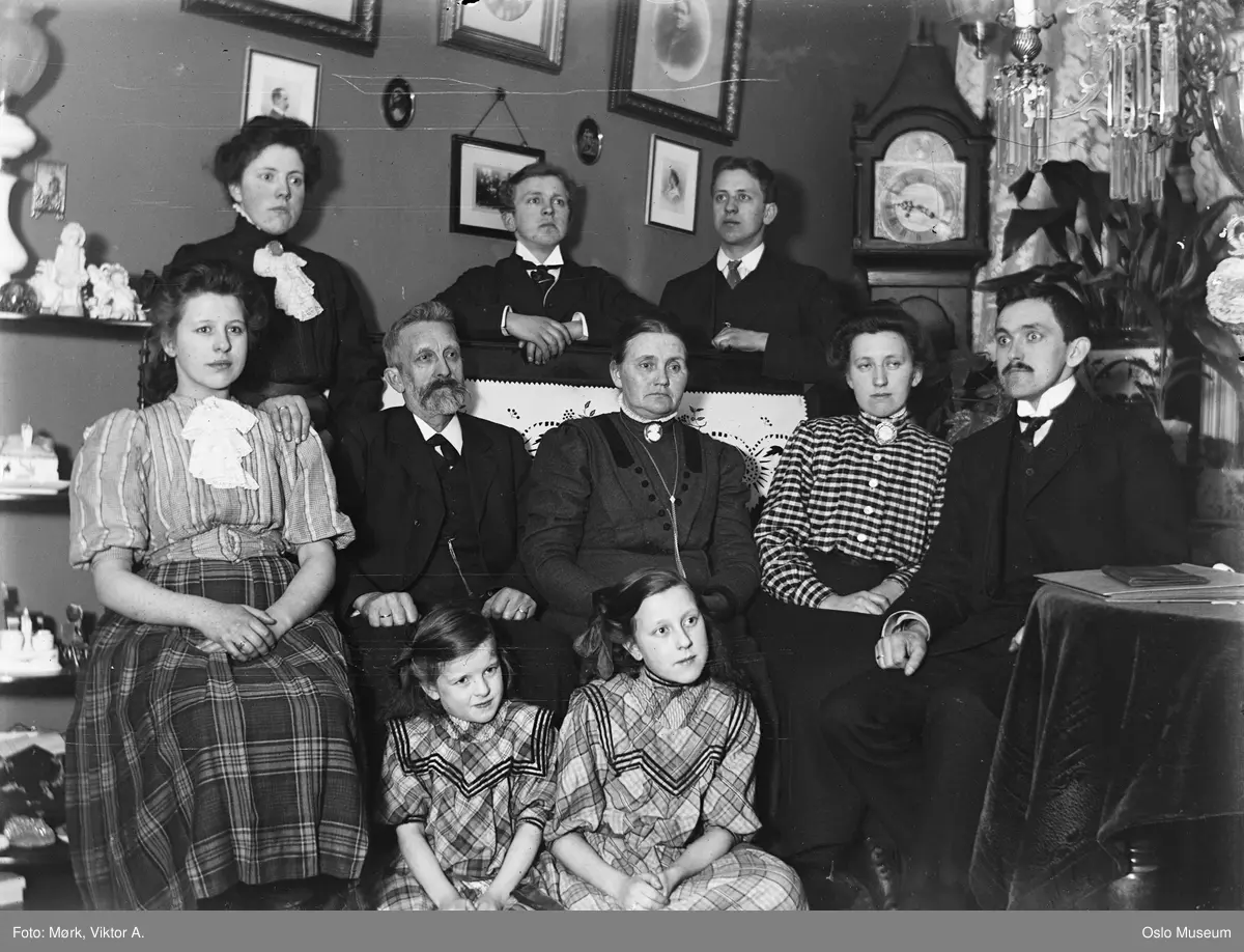 Christian Olsen Mørk med familie. - Oslo Museum / DigitaltMuseum