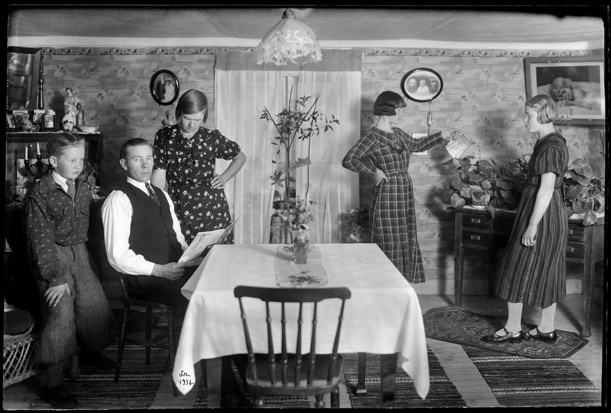 Familj I Vardagsrum Västergötlands Museum Digitaltmuseum