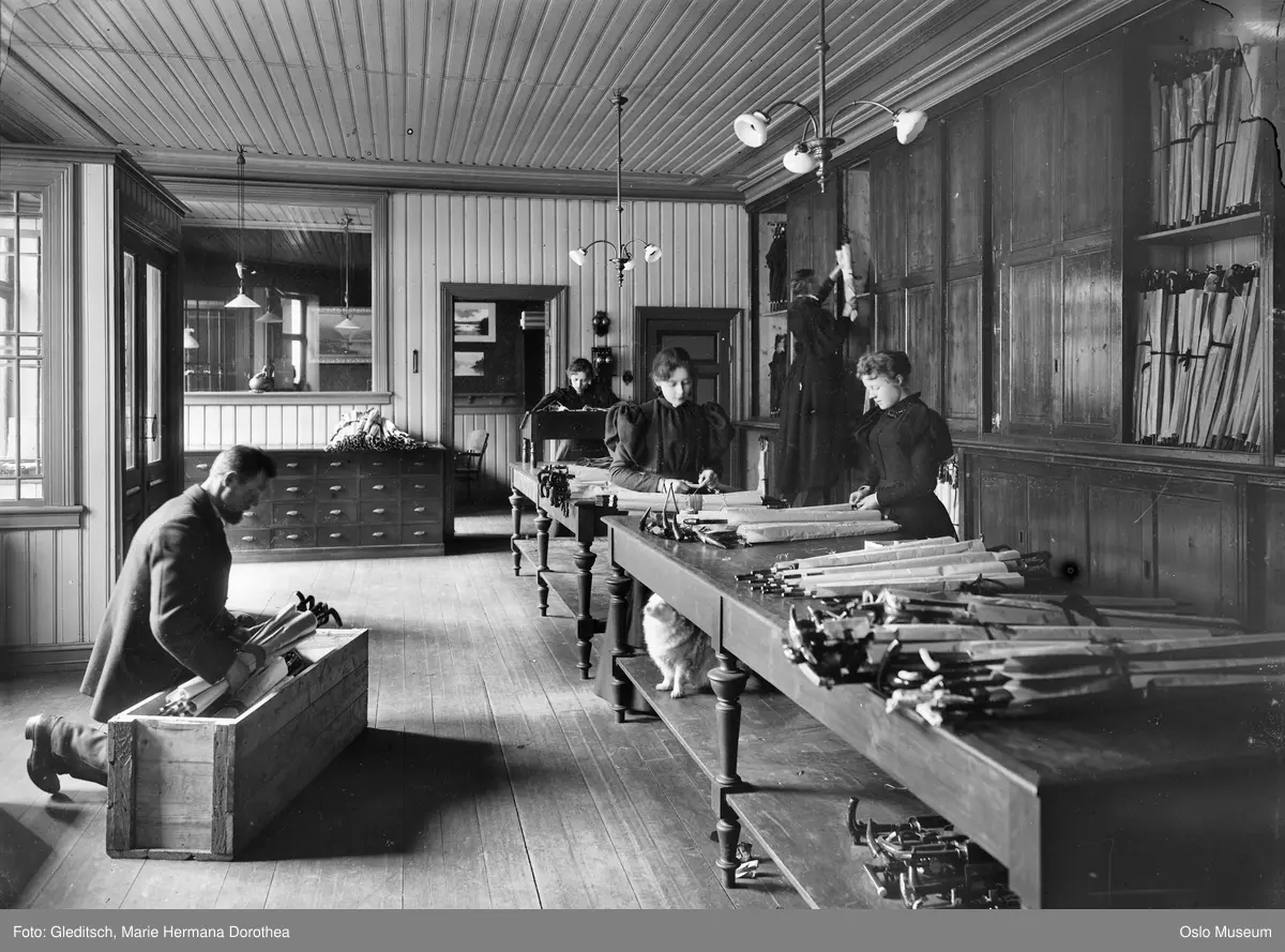 Christiania paraply- og parasollfabrikk. - Oslo Museum / DigitaltMuseum