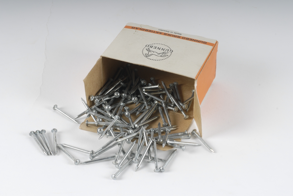 Spiker i eske - Museene i Akershus / DigitaltMuseum