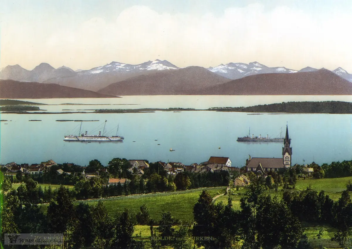 Molde by sett fra nord., Molde med hjertøya og Romsdalsalpene ...
