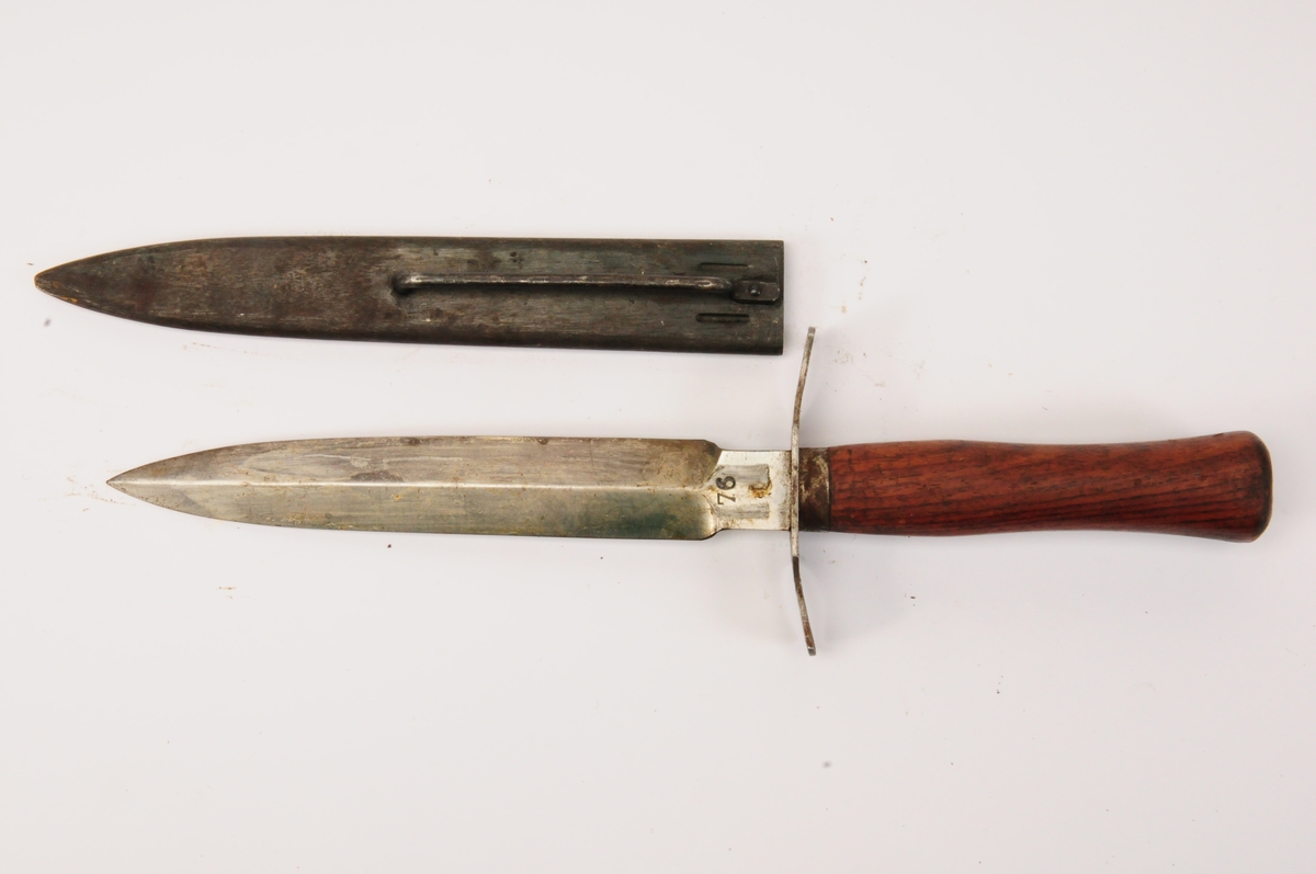 Kampkniv Hevner Mle 1916 - Forsvarets museer / DigitaltMuseum