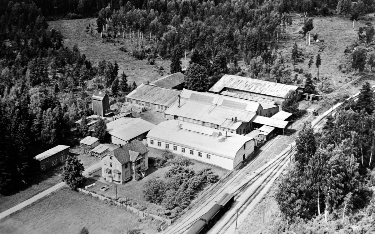 Ringsaker, Moelv, Flyfoto av Edv. Bjørnruds Maskinfabrik, med eget ...