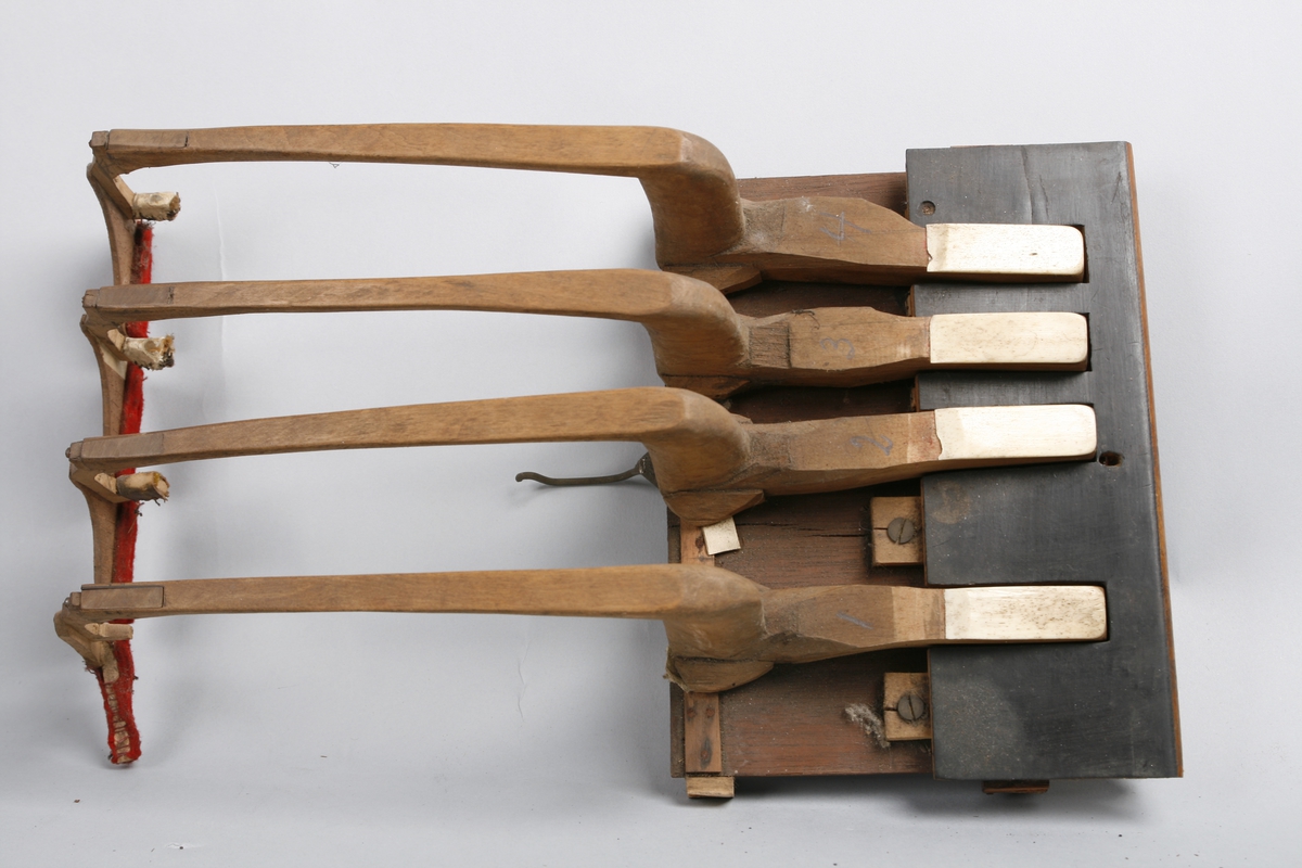 Klaverinstrument - Ringve Musikkmuseum / DigitaltMuseum