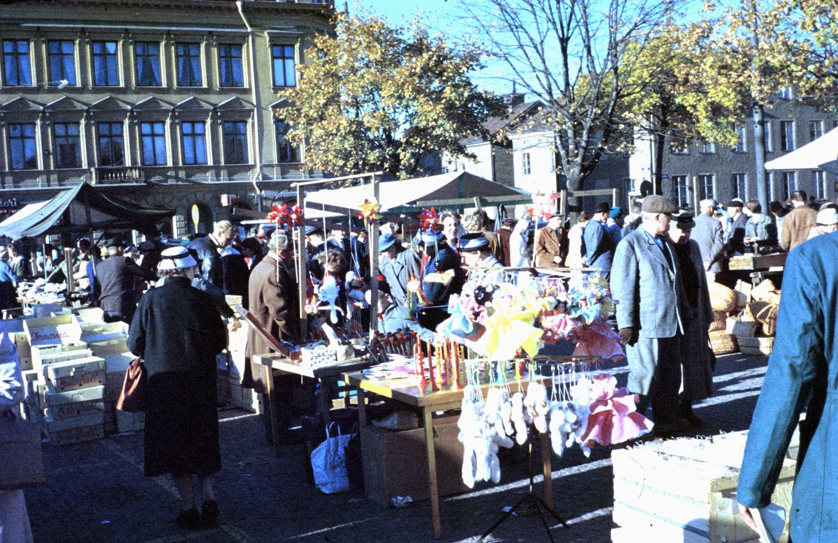 Marknad på Vaksala torg, Fålhagen, Uppsala 1976 - Upplandsmuseet ...
