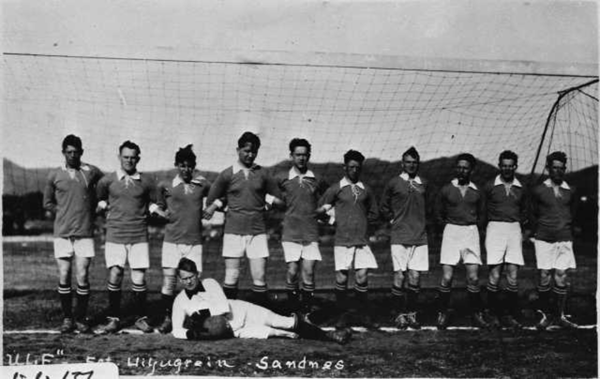 Fotballaget Ulf f.v. Otto Hetland, Thor Tjølsen, Arne Oftedal, Thoralf ...