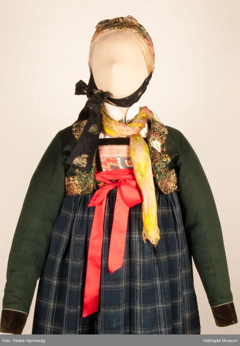 Bunad - Hallingdal Museum / DigitaltMuseum
