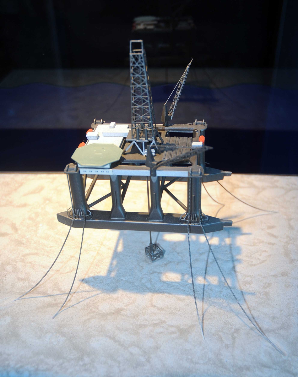 Modell Bideford Dolphin Aker H3 - Norsk Oljemuseum / DigitaltMuseum