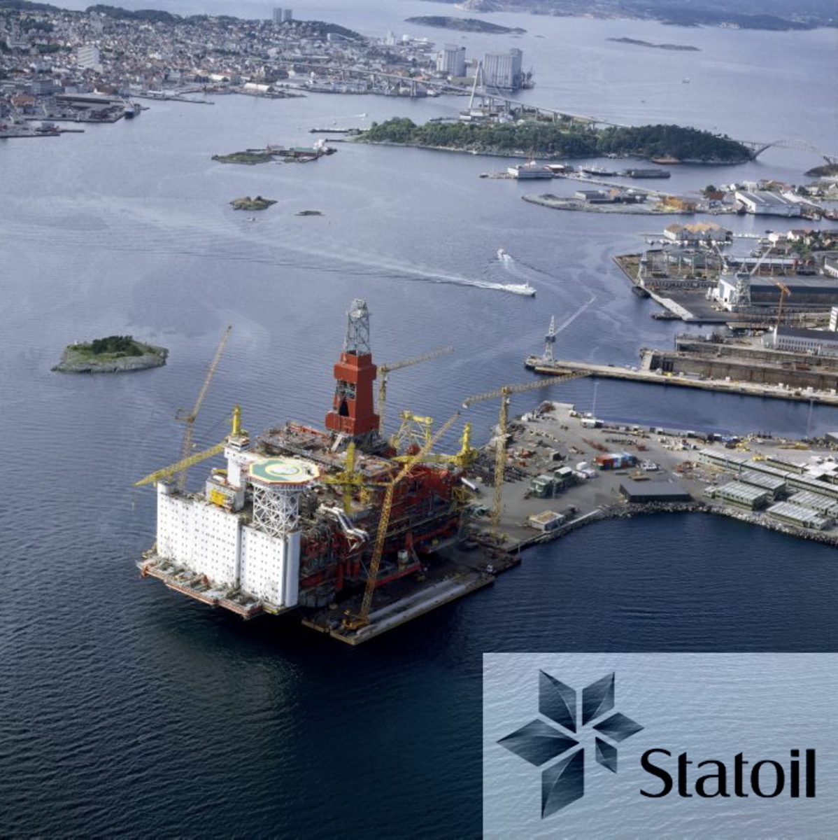 Ståldekket til Statfjord C er under bygging, og nærmer seg ...