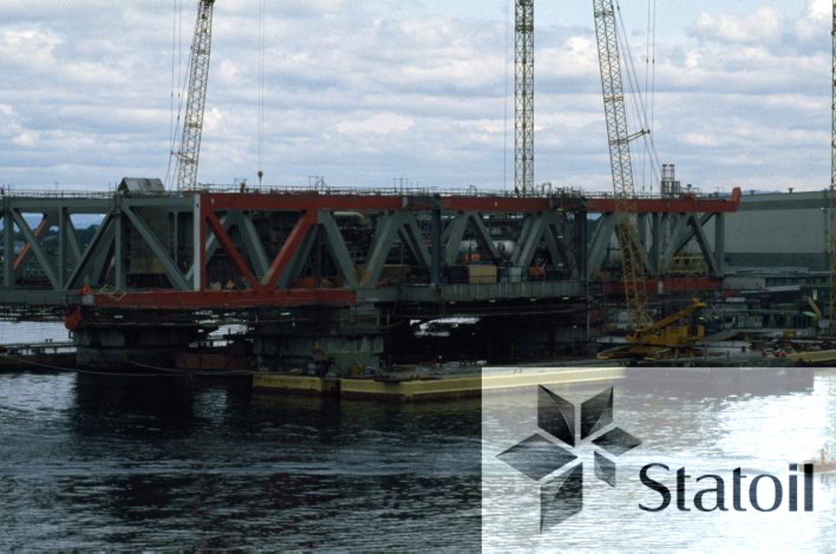 Dekksrammen til Statfjord C er under bygging ved Moss Rosenberg Verft ...