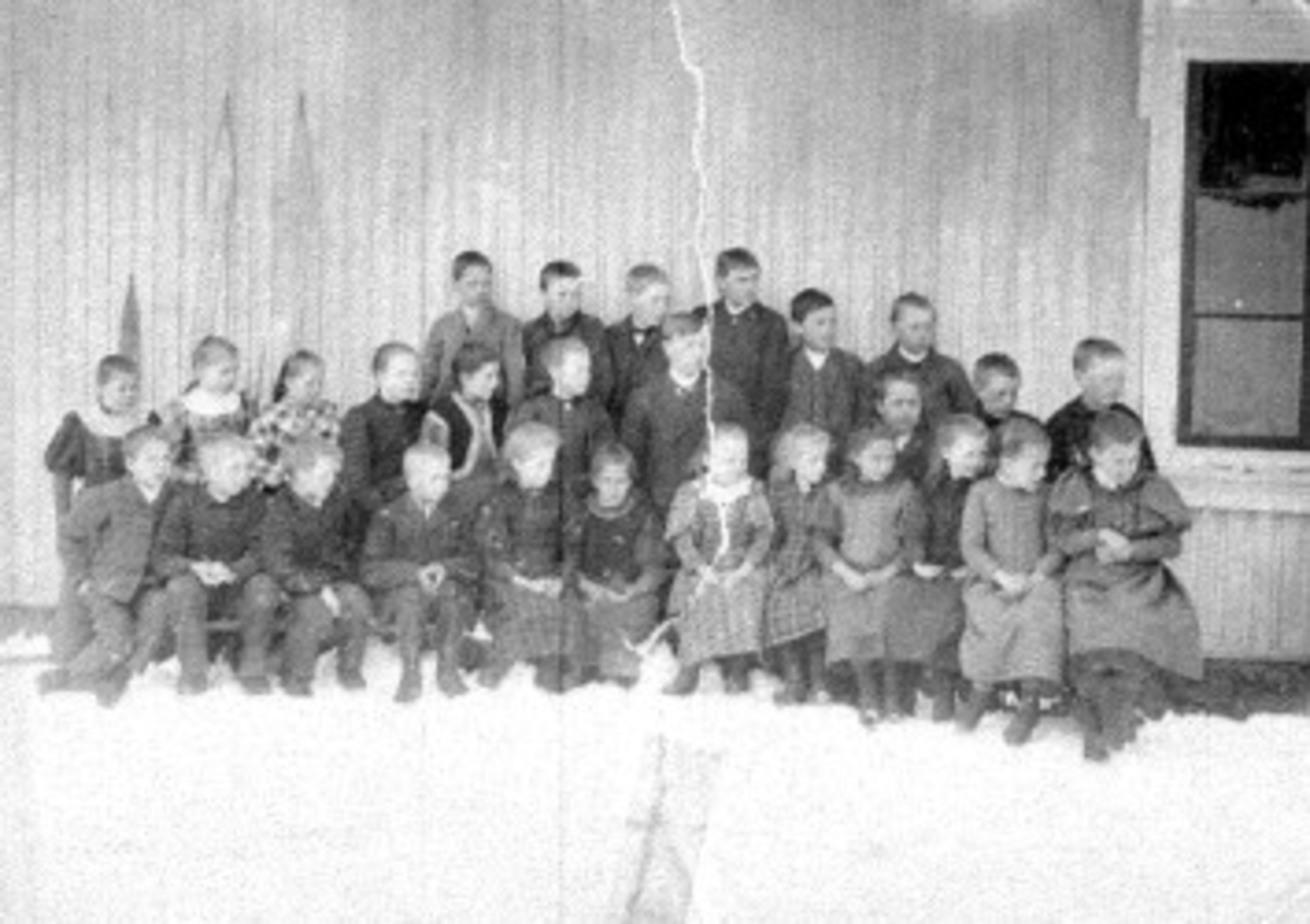 Skolebilde fra Grorud: 1 r. bak: Anders Grønli, Anders James ...