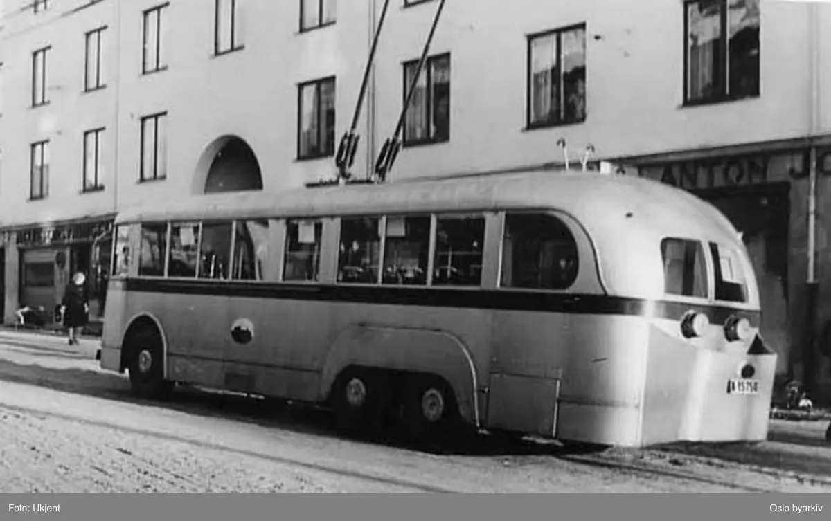 Oslo Sporveier. Sporveiens trolleybuss A-15750 på linje 21, "svigermor ...