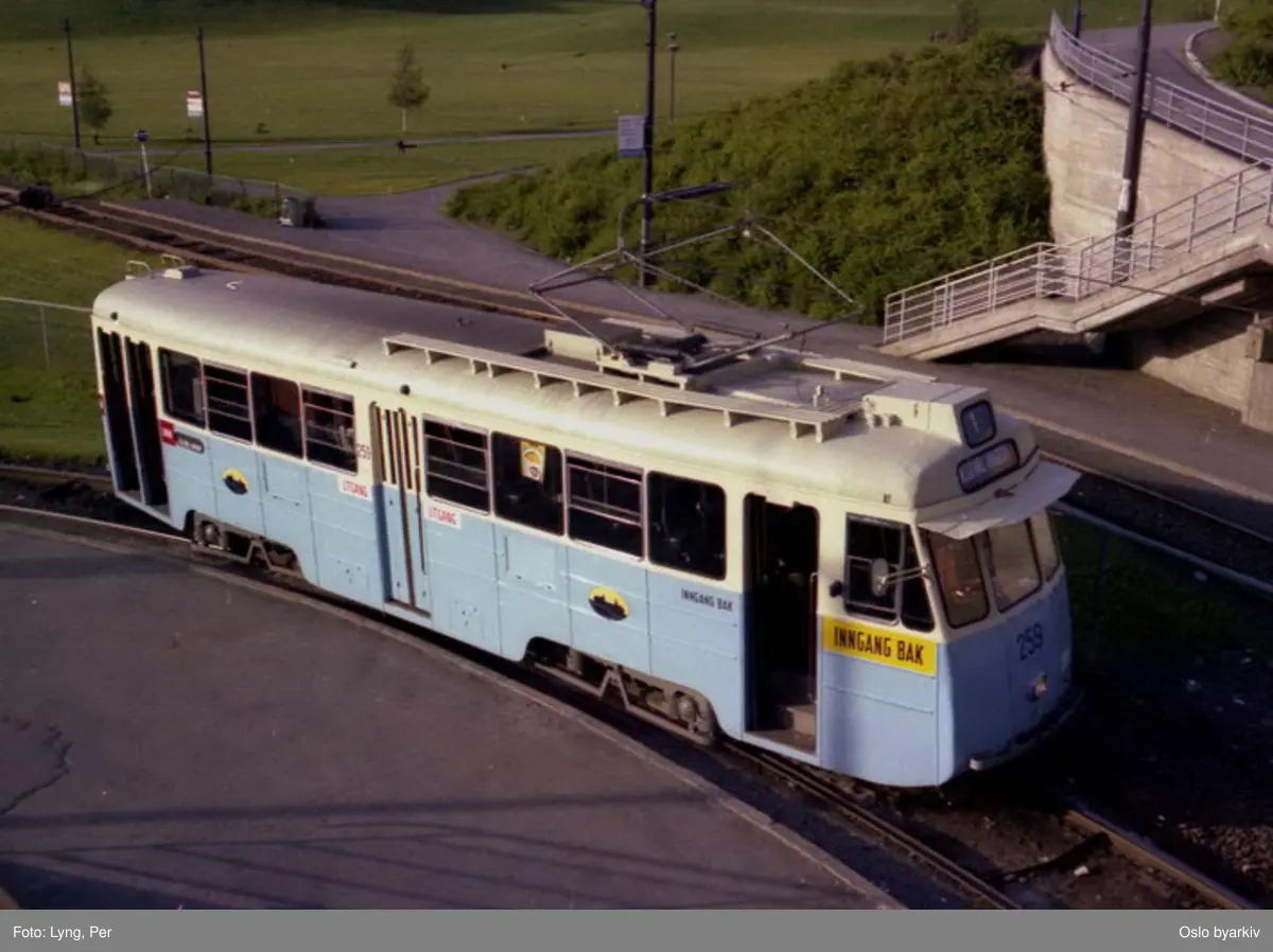 Oslo Sporveier. Trikk motorvogn 259 type MBG (Gøteborg-vogn) linje 7 ...