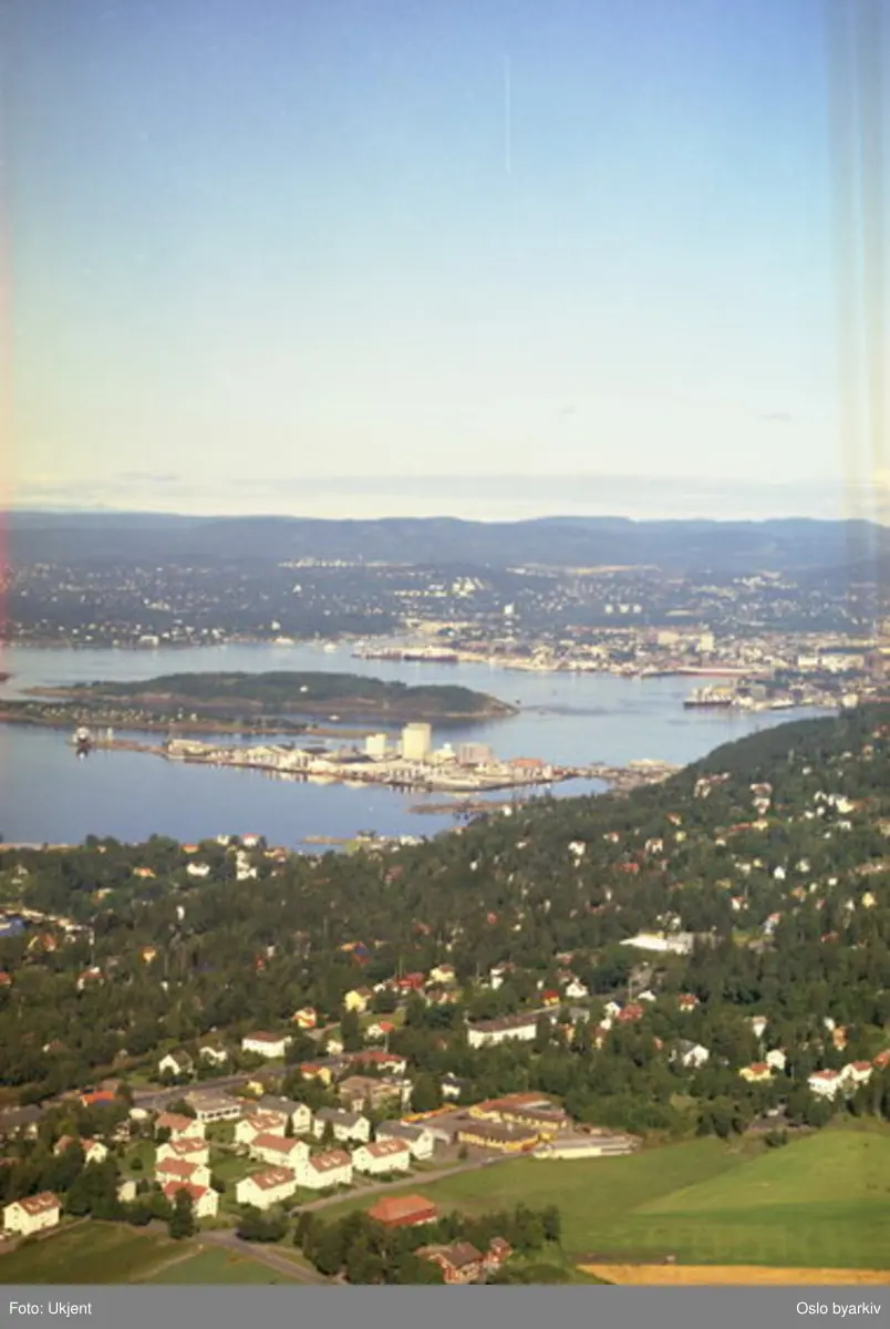 Nordseter gård med Lamberseterveien i front, Nyquistveien og ...