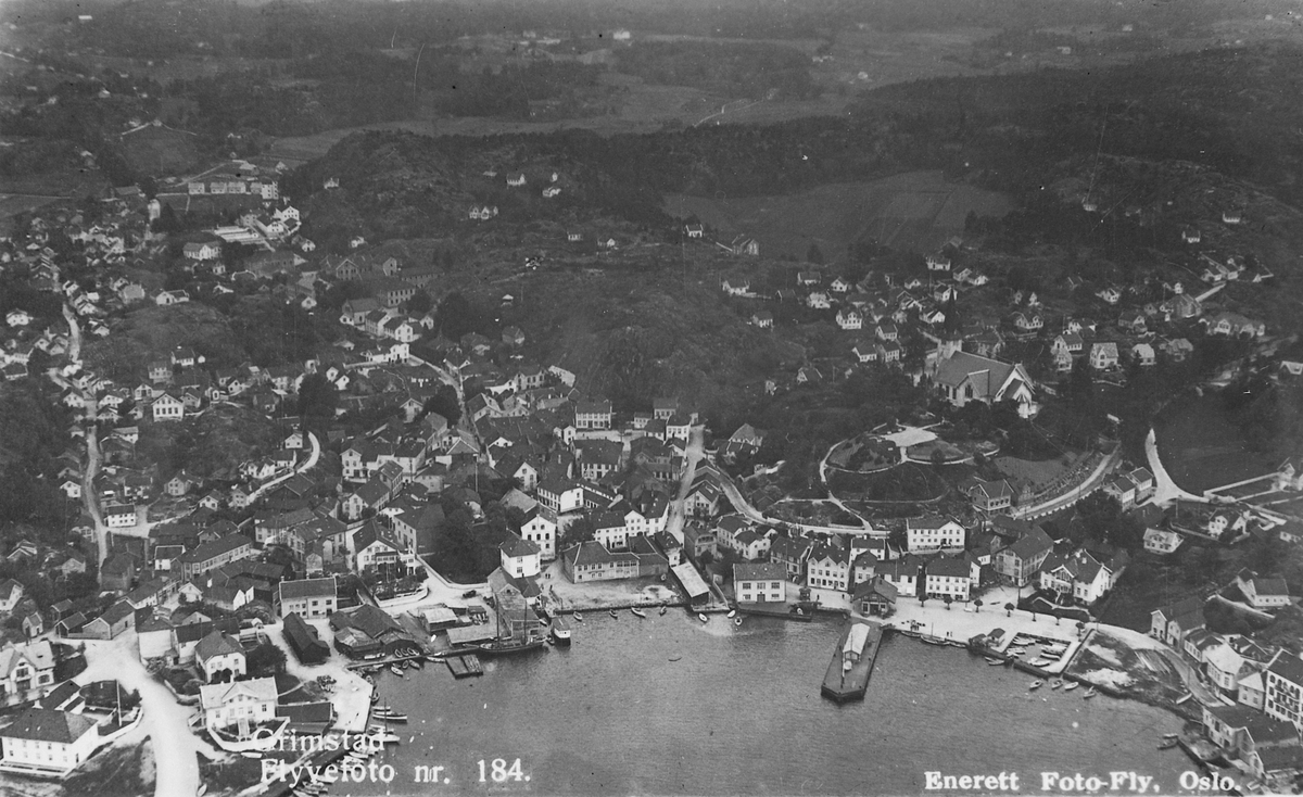 Flyfoto av Grimstad, repro av postkort fra Foto-Fly, Oslo (kopi ...